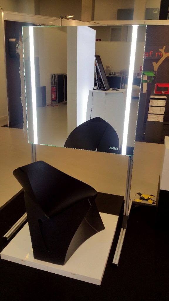 A mobile make-up station with style - item Blog