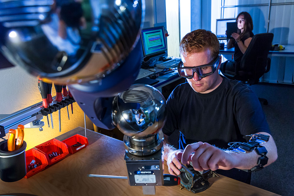 Mensch-Maschine-Kollaboration für die manuelle Montage - Blog für ...