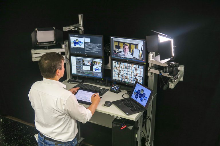 Live-streaming lectures – with a special mobile bench - Blog for ...